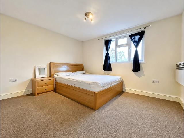 Apartment at Falmouth Gardens, Greater London