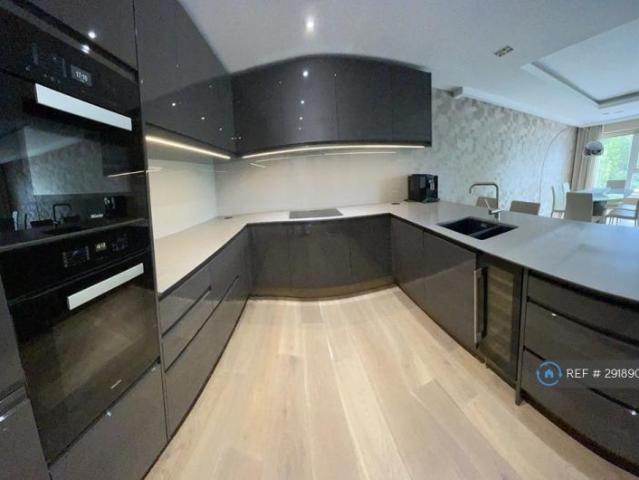 Apartment at Farm Lane, Greater London