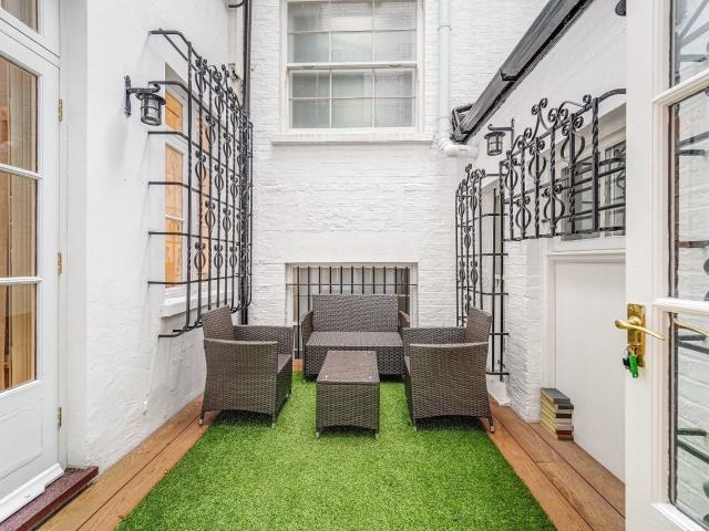 Apartment at Farm Street, City of Westminster