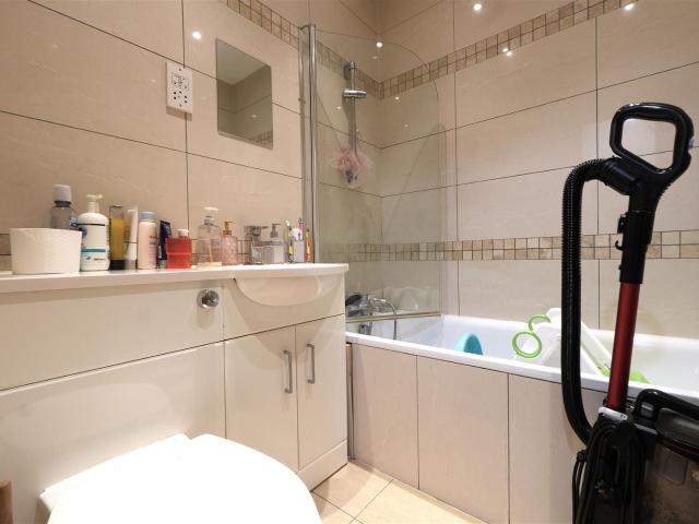 Apartment at Farnburn Avenue, Slough