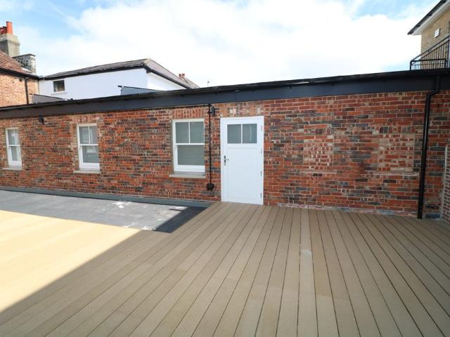 Apartment at Farnborough Passage, Mole Valley