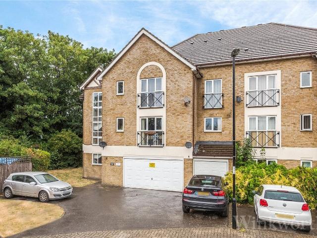 Apartment at Farrow Lane, Greater London