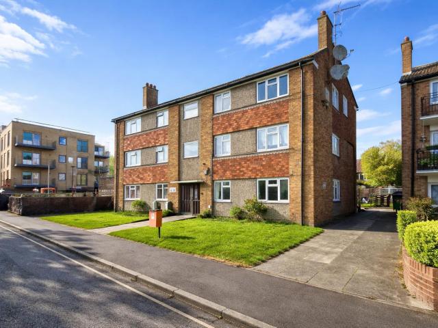 Apartment at Fern Grove, Greater London