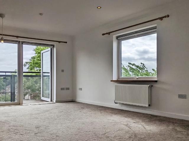 Apartment at Ferndale Crescent, Greater London