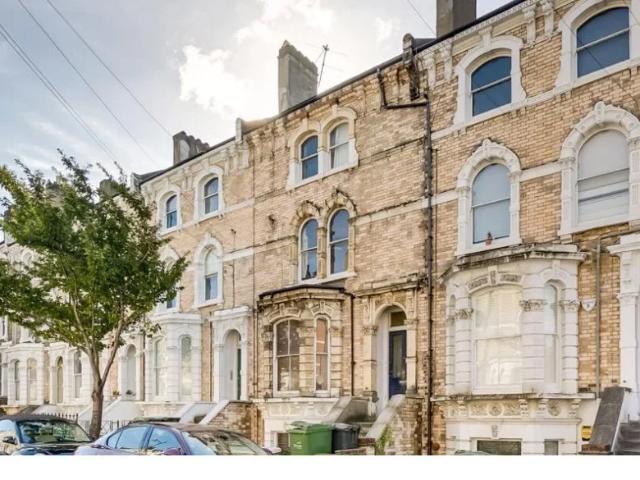 Apartment at Ferndale Road, Greater London