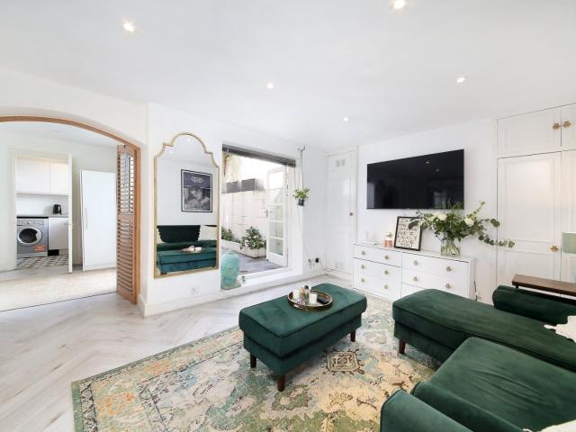 Apartment at Ferndale Road, Greater London