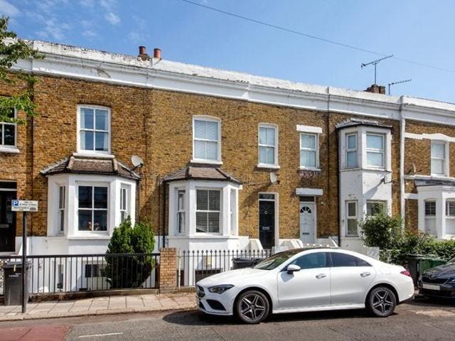 Apartment at Ferndale Road, Greater London