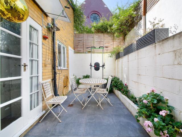 Apartment at Ferndale Road, Greater London
