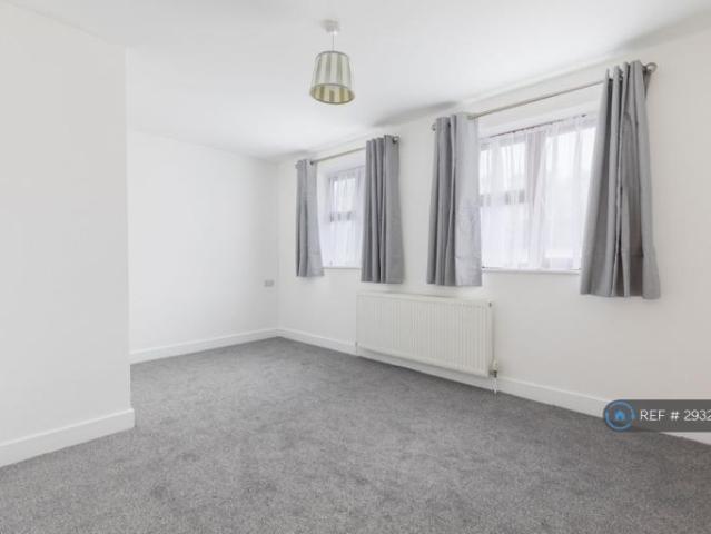 Apartment at Ferndown, Crawley