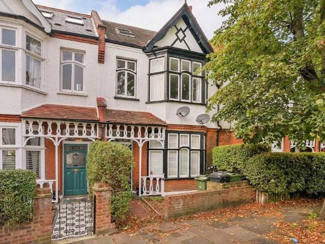 Apartment at Fernwood Avenue, Greater London