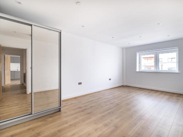 Apartment at Ferry Approach, Greater London