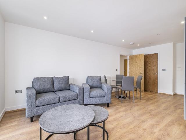 Apartment at Ferry Approach, Greater London