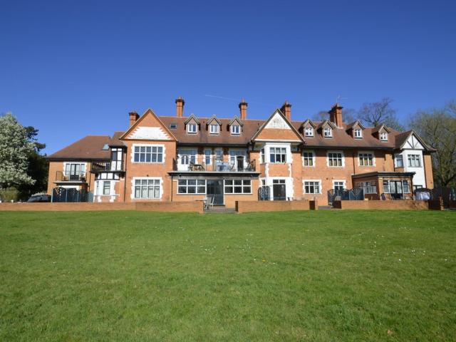 Apartment at Ferry Lane, Hythe End