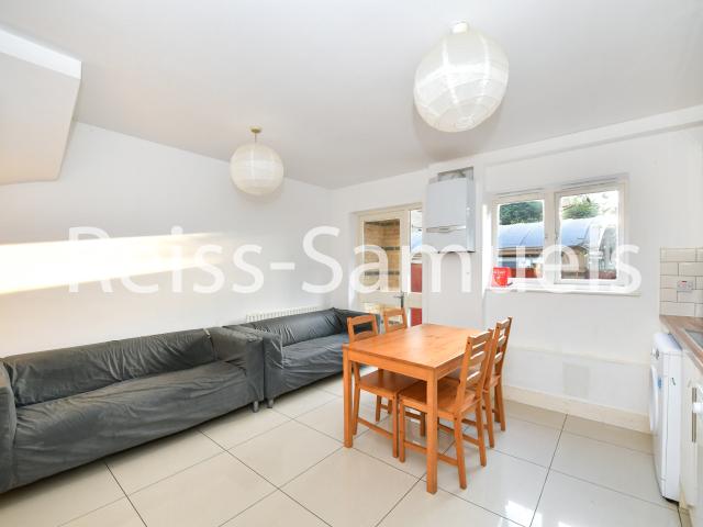 Apartment at Ferry Street, Greater London