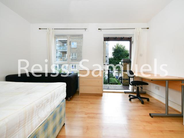 Apartment at Ferry Street, Greater London