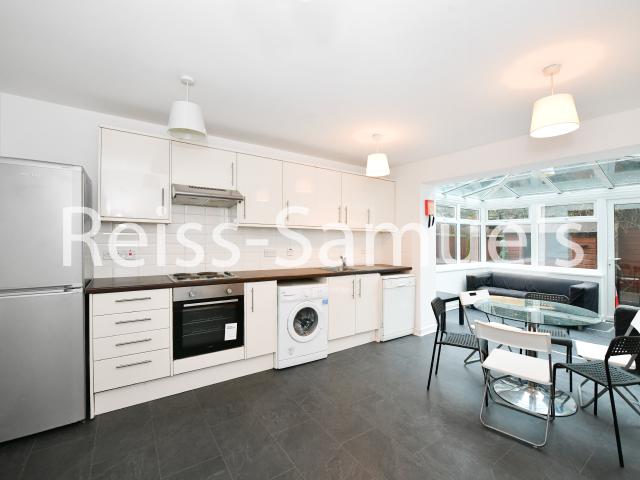 Apartment at Ferry Street, Greater London