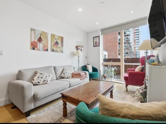 Apartment at Fittleton Gardens, Greater London