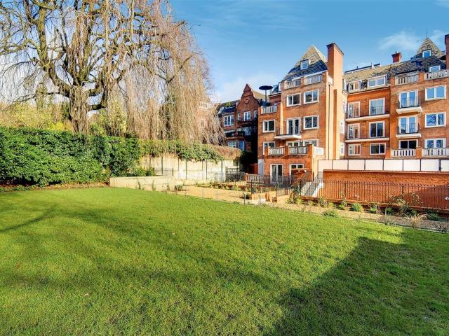 Apartment at Fitzjohn's Avenue, Greater London