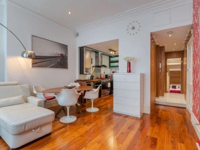 Apartment at Fitzroy Street, Greater London