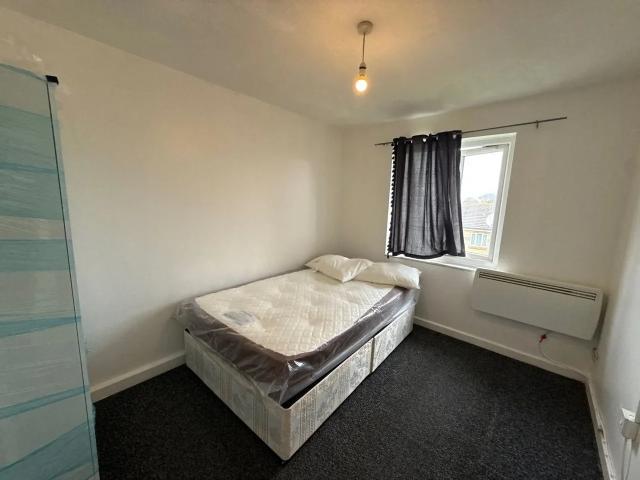 Apartment at Fiveacre Close, Greater London