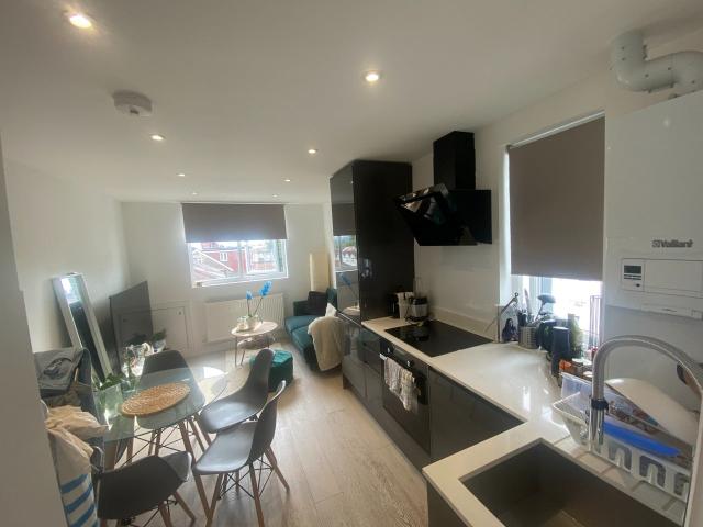 Apartment at Finchley Lane, Greater London