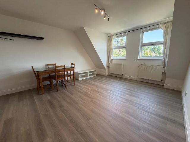 Apartment at Finchley Lane, Greater London