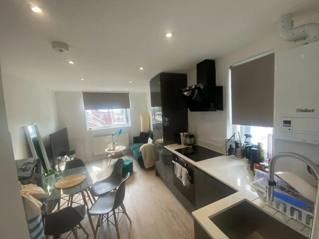 Apartment at Finchley Lane, Greater London