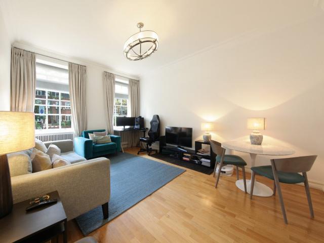 Apartment at Finchley Road, City of Westminster