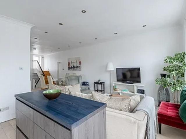 Apartment at Finborough Road, Greater London