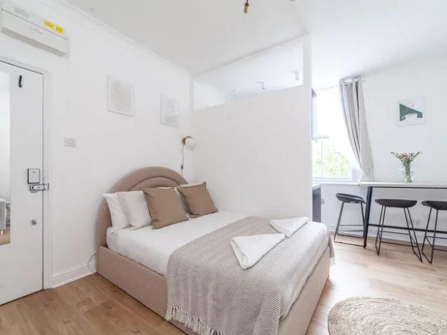 Apartment at Finsbury Park Road, Greater London