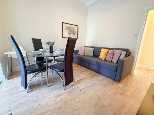 Apartment at Finsbury Park Road, Greater London