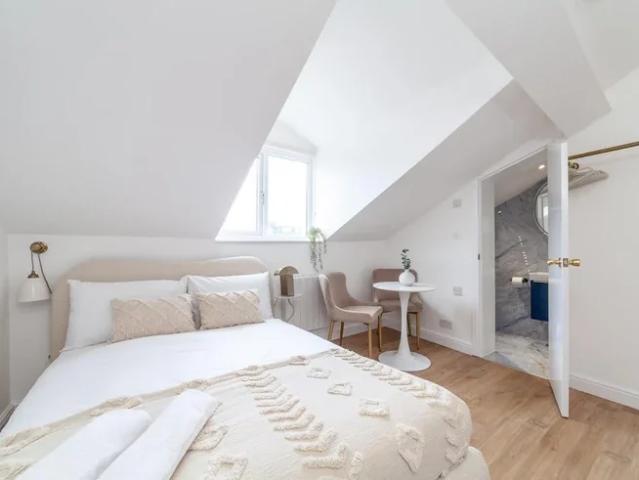 Apartment at Finsbury Park Road, Greater London