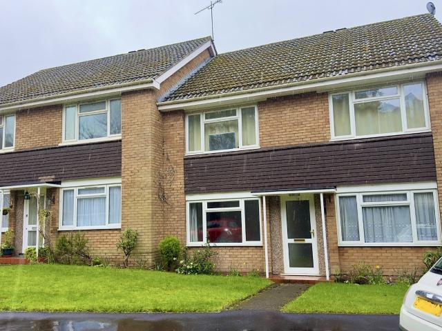Apartment at Fircroft Gardens, Greater London