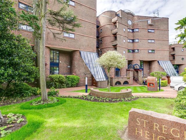 Apartment at Firecrest Drive, Greater London