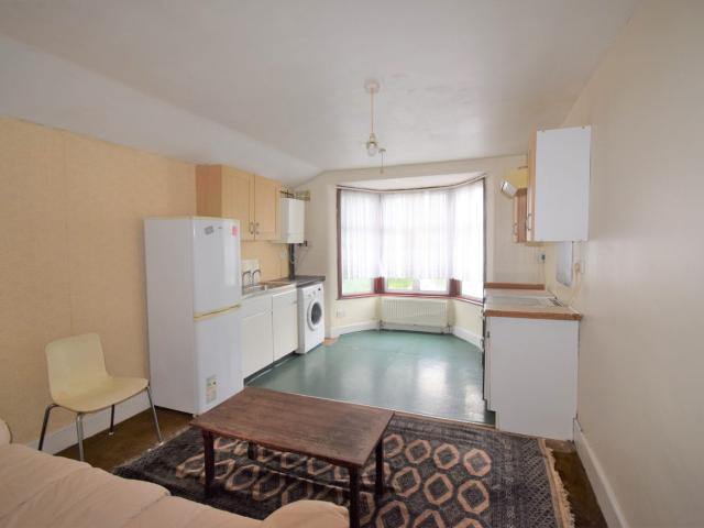 Apartment at First Avenue, Greater London