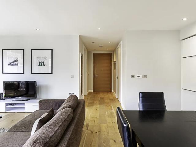 Apartment at Inverness Terrace, City of Westminster
