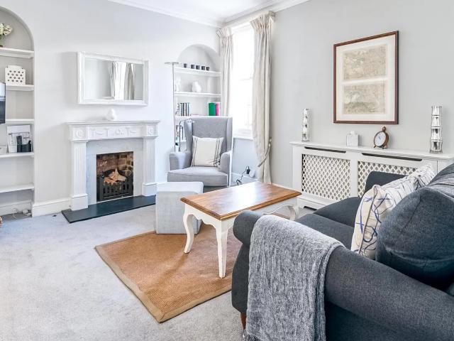 Apartment at Inverness Terrace, City of Westminster