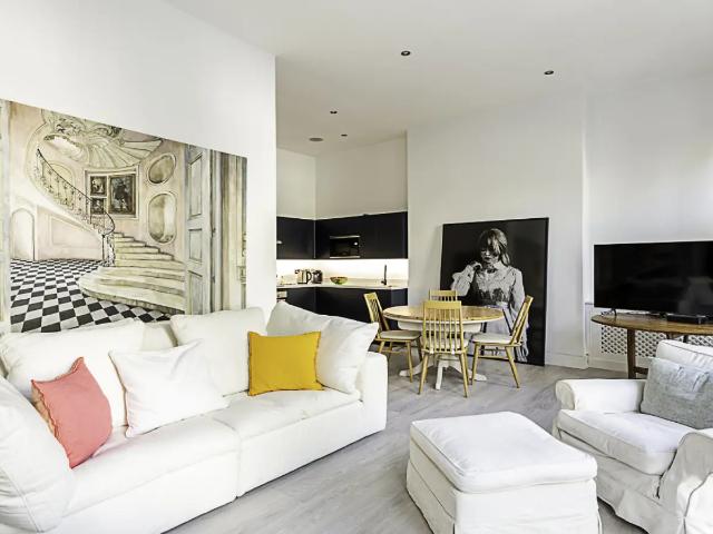 Apartment at Inverness Terrace, City of Westminster