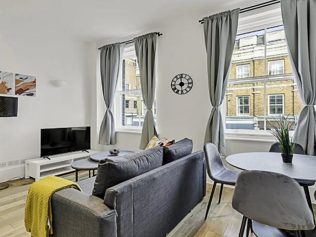 Apartment at Inverness Terrace, City of Westminster