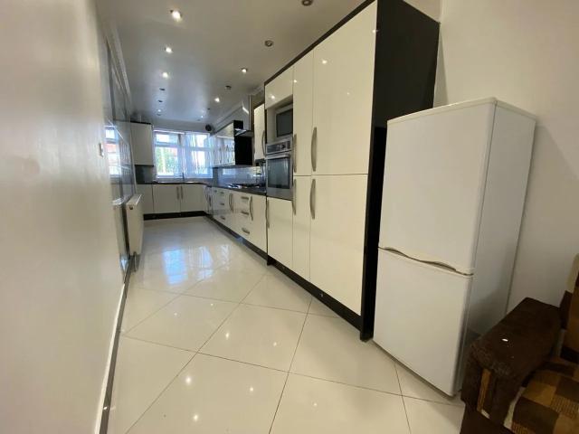 Apartment at Fleetwood Road, Greater London