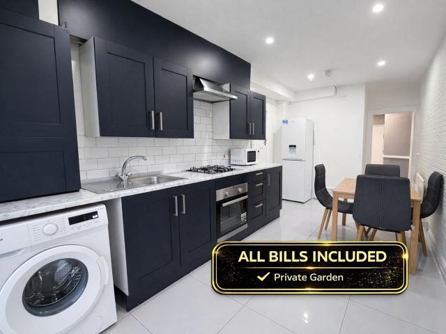 Apartment at Fleetwood Road, Greater London