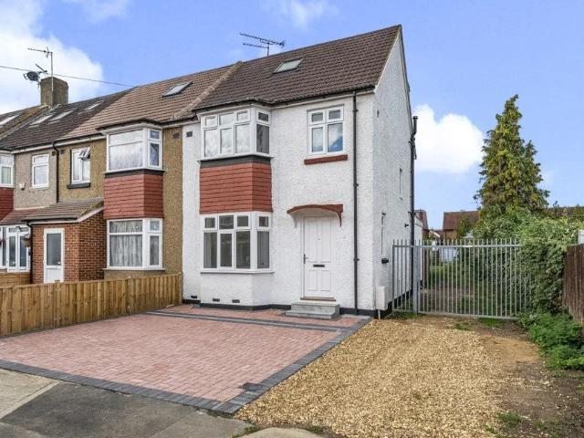 Apartment at Floriston Avenue, Greater London