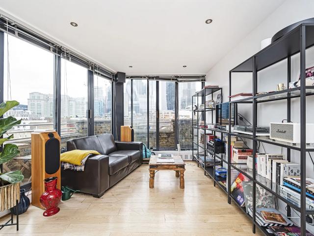 Apartment at Flower and Dean Walk, Greater London