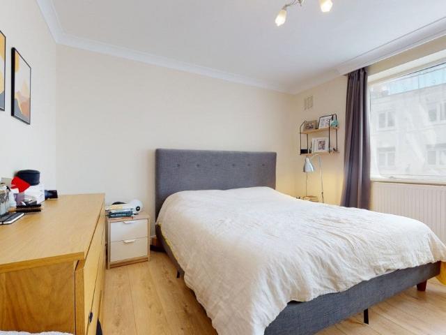 Apartment at Frampton Street, City of Westminster