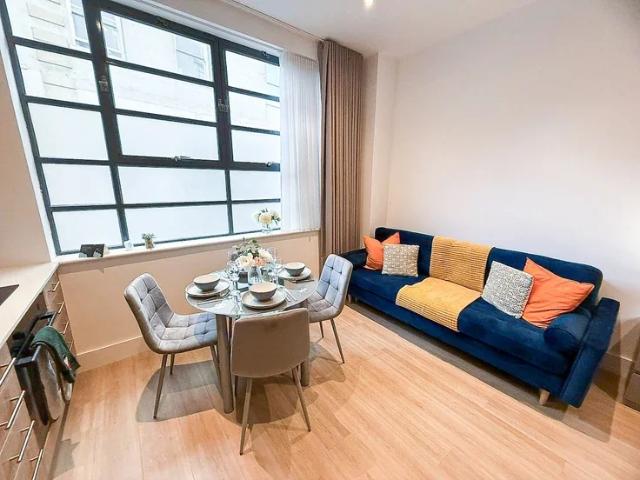 Apartment at Frampton Street, City of Westminster