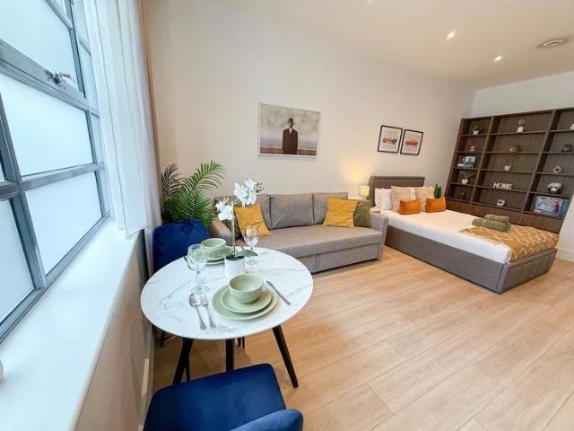 Apartment at Frampton Street, City of Westminster