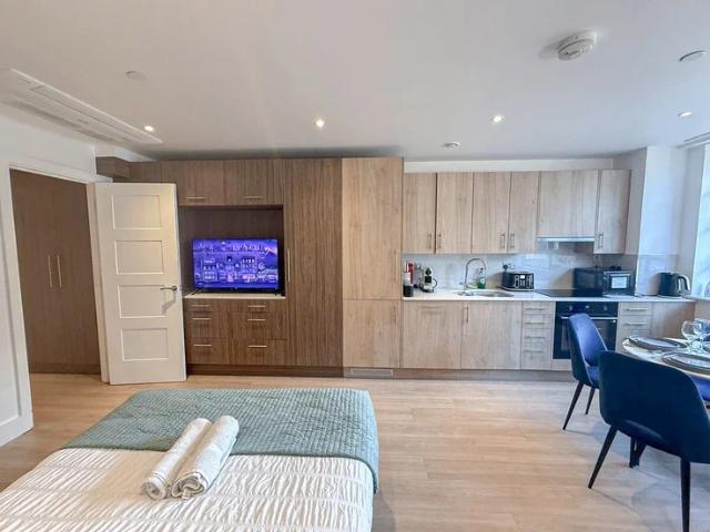 Apartment at Frampton Street, City of Westminster