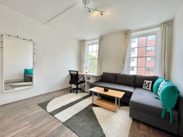 Apartment at Frampton Street, City of Westminster