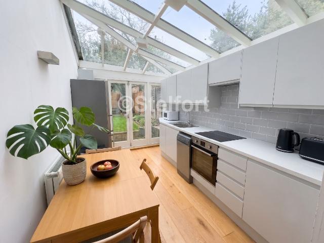 Apartment at Freegrove Road, Greater London