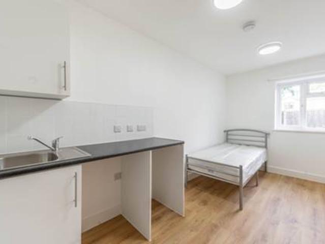 Room at Freeland Road, Greater London